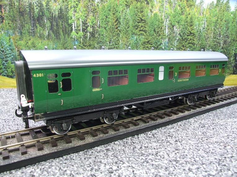 Darstaed O Gauge SR Green Bulleid Corridor Brake End Coach R/N 4301 Lit ...